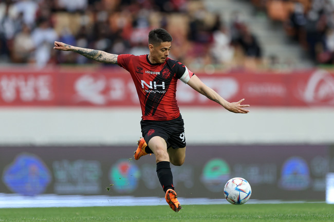 ‘2골 1도움’ 경남 윌리안, K리그2 19R MVP - 손에 잡히는 뉴스 눈에 보이는 뉴스 - 뉴스엔