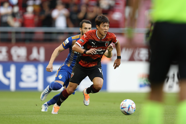 ‘동해안더비 멀티골’ 김승대, K리그1 19R MVP - 손에 잡히는 뉴스 눈에 보이는 뉴스 - 뉴스엔