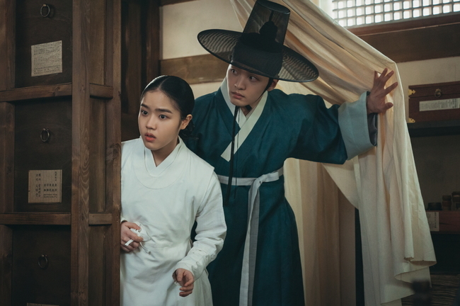 ‘유세풍 측 “김민재x김향기 첫 콤비플레이 흥미롭게 펼쳐진다” 손에 잡히는 뉴스 눈에 보이는 뉴스 뉴스엔