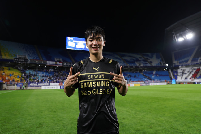 ‘멀티골’ 수원 전진우, K리그1 28R MVP - 손에 잡히는 뉴스 눈에 보이는 뉴스 - 뉴스엔