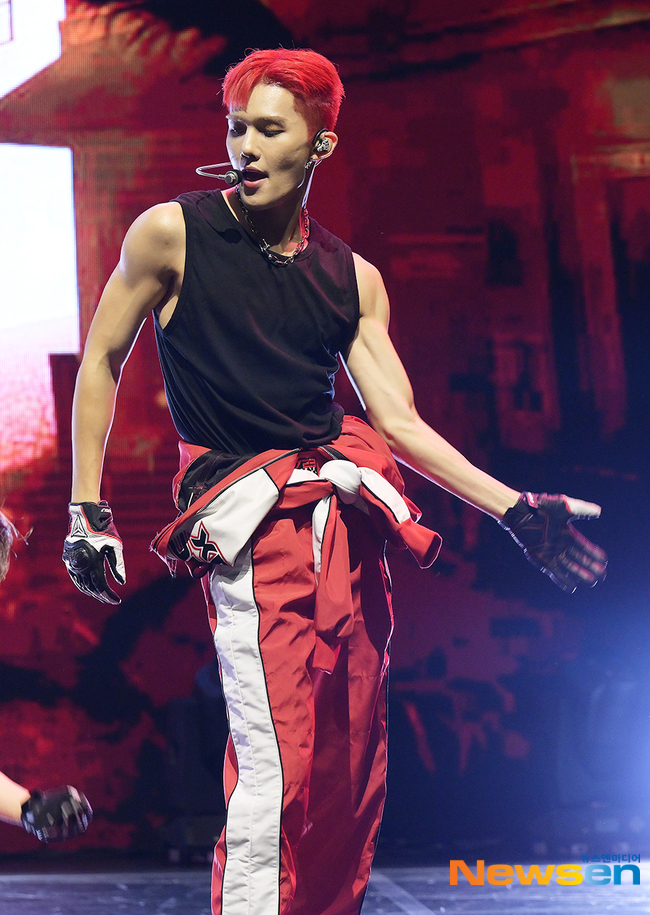 CIX 승훈, 섹시한 팔근육[포토엔HD] - 손에 잡히는 뉴스 눈에 보이는 뉴스 - 뉴스엔