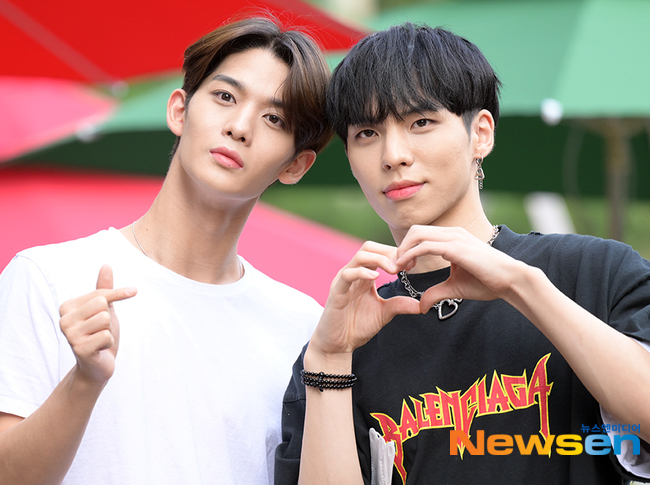 CIX 배진영-비엑스, 다정히 하트~[포토엔HD] - 손에 잡히는 뉴스 눈에 보이는 뉴스 - 뉴스엔