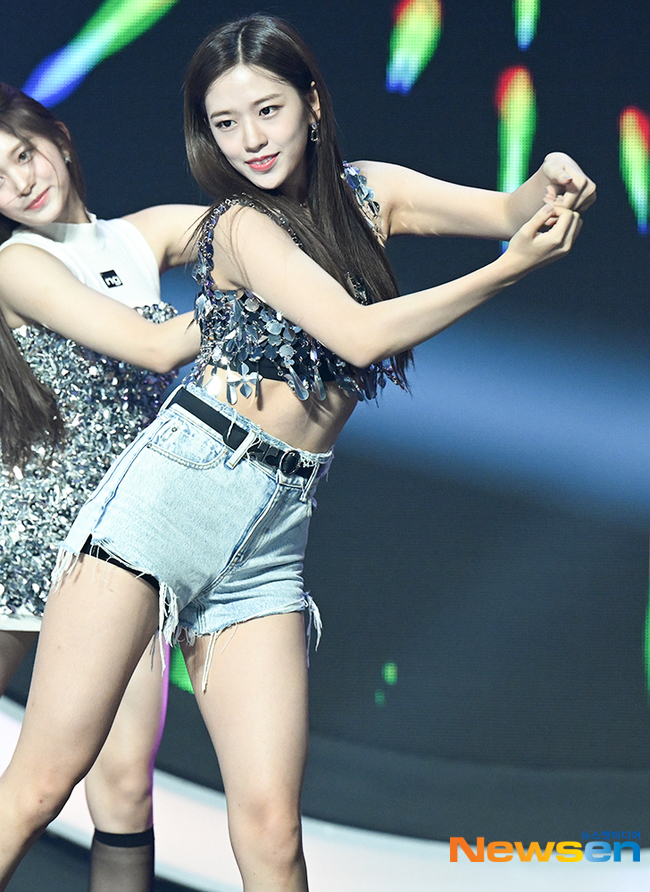 아이브 안유진, 귀여움 가득 ‘댕댕이’ 꽃미모 [포토엔HD 화보] - 손에 잡히는 뉴스 눈에 보이는 뉴스 - 뉴스엔