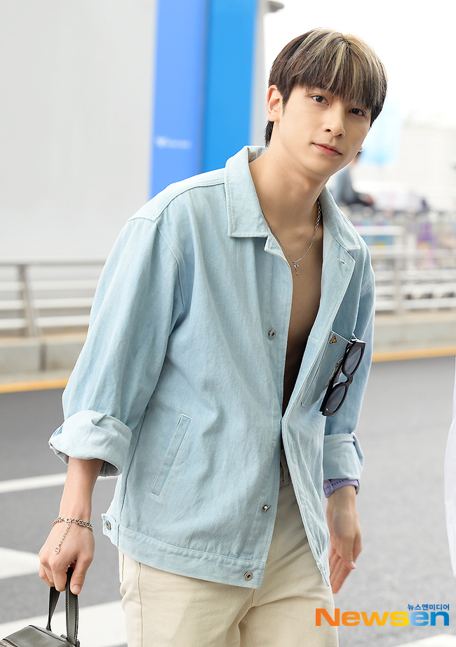 BAE173 한결, 단추 풀어헤친 상남자의 출국[포토엔HD] - 손에 잡히는 뉴스 눈에 보이는 뉴스 - 뉴스엔