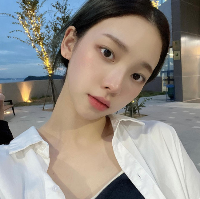 에스파 카리나, 진한 화장 없이도 빛나는 보석 비주얼 - 손에 잡히는 뉴스 눈에 보이는 뉴스 - 뉴스엔