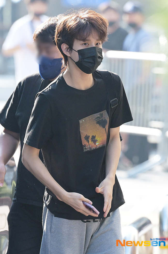 NCT127 정우, 내추럴한 출근길 모습[포토엔HD] - 손에 잡히는 뉴스 눈에 보이는 뉴스 - 뉴스엔