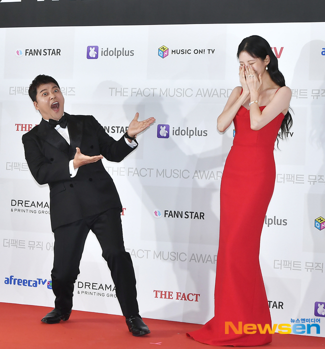 MC 전현무X서현, 보자마자 셔터 세례~ (TMA)[포토엔HD] - 손에 잡히는 뉴스 눈에 보이는 뉴스 - 뉴스엔