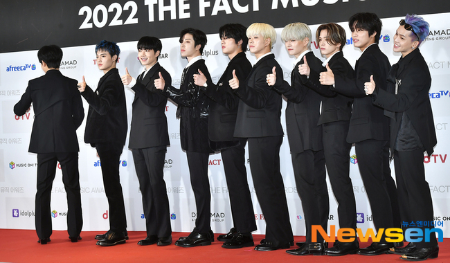 트레저(TREASURE), 자신감 넘치는 엄지척 (TMA)[포토엔HD] - 손에 잡히는 뉴스 눈에 보이는 뉴스 - 뉴스엔