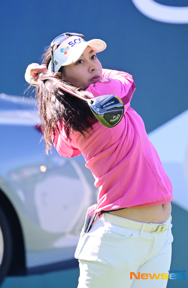 안방서도 LPGA 우승 내주나..티티꾼 BMW 레이디스 첫날 1타차 단독 선두 - 손에 잡히는 뉴스 눈에 보이는 뉴스 - 뉴스엔