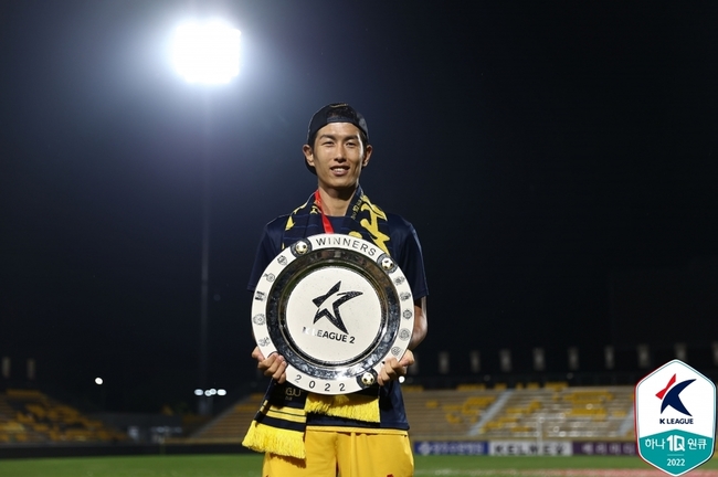 소속팀 우승 이끈 광주 주장 안영규, 2022 K리그2 MVP 선정 “내년엔 더 잘하겠다” - 뉴스인코리아
