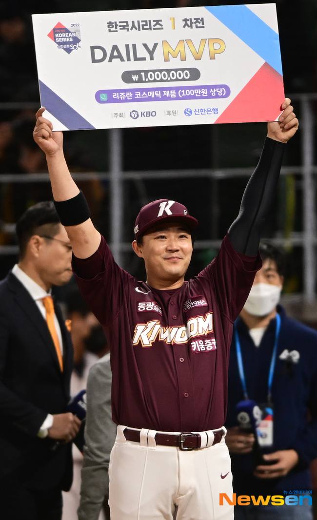 ‘KS 1차전 MVP’ 전병우 “야구 인생 최고의 날이다” - 손에 잡히는 뉴스 눈에 보이는 뉴스 - 뉴스엔