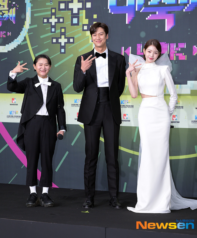 김신영-나인우-장원영, KBS 가요대축제 MC호흡[포토엔HD] - 손에 잡히는 뉴스 눈에 보이는 뉴스 - 뉴스엔