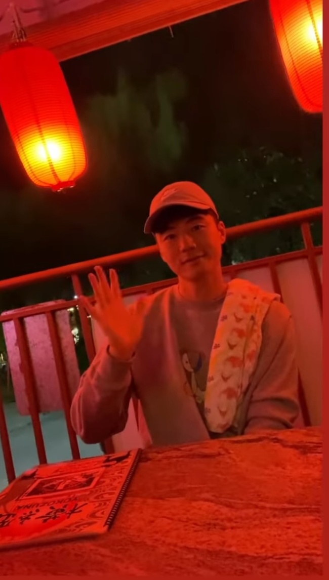 한혜진♥기성용 괌에서 신혼여행 같은 분위기‥딸은 게임 삼매경 손에 잡히는 뉴스 눈에 보이는 뉴스 뉴스엔
