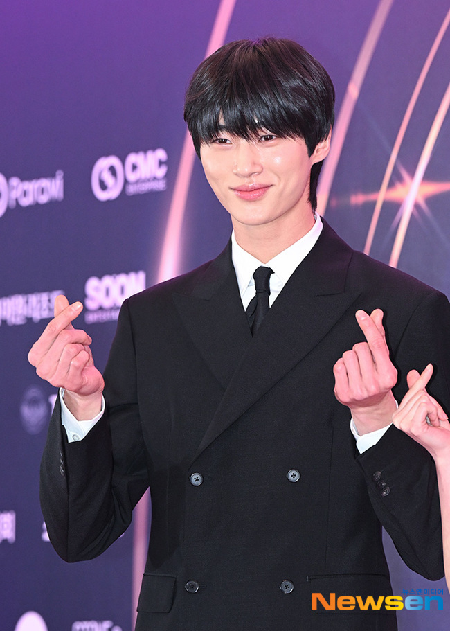 변우석, 훈훈한 하트 [포토엔HD] - 뉴스인코리아