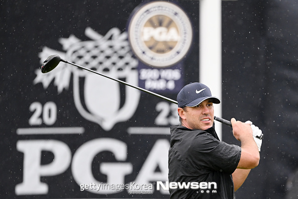 켑카, LIV 소속 최초로 메이저 대회 정상 오르나..PGA챔피언십 3R 1타차 단독 선두 - 손에 잡히는 뉴스 눈에 보이는 뉴스 - 뉴스엔