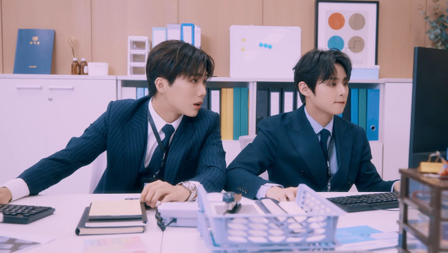 “끝없는 업무, 사람을 더 뽑아” DKZ 유닛, MZ세대 직장인 애환송 - 손에 잡히는 뉴스 눈에 보이는 뉴스 - 뉴스엔