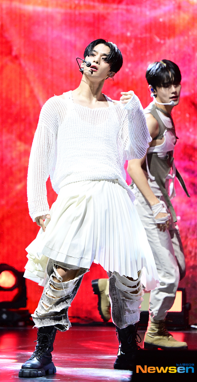 씨아이엑스(CIX) 배진영, 감정까지 살렸다[포토엔HD] - 손에 잡히는 뉴스 눈에 보이는 뉴스 - 뉴스엔