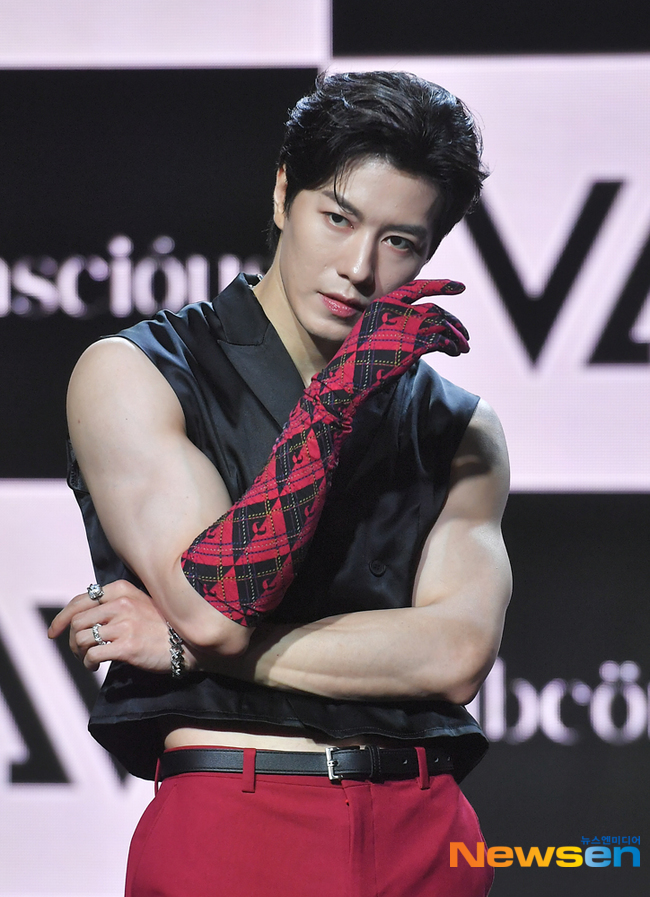 VAV 제이콥, 매우 화나있는 팔 근육 [포토엔HD] - 손에 잡히는 뉴스 눈에 보이는 뉴스 - 뉴스엔