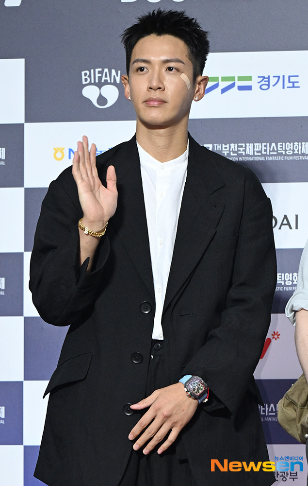 가진동, 반창고 투혼으로 참석 [포토엔HD] - 손에 잡히는 뉴스 눈에 보이는 뉴스 - 뉴스엔