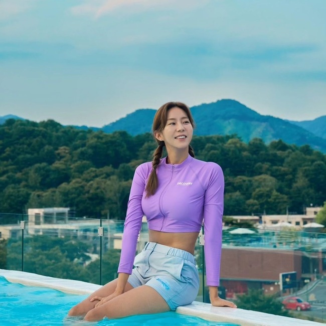 유이 래시가드 사이로 드러난 탄탄 복근8kg 증량한 보람 있네 손에 잡히는 뉴스 눈에 보이는 뉴스 뉴스엔