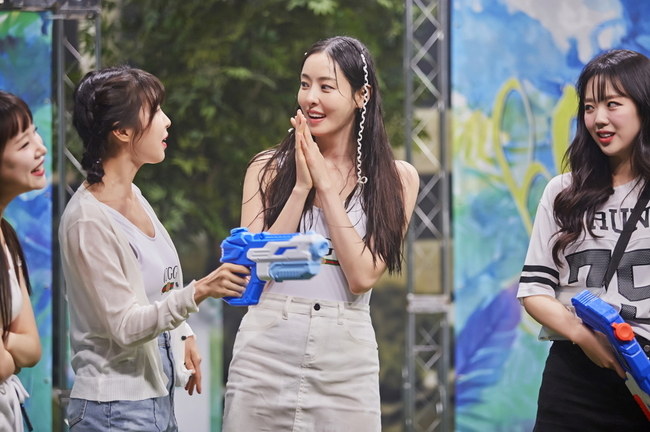 이다희 ‘꼰밍아웃’ 능력자 등장→신동엽과 묘한 기류 속 19금 개그(SNL4) - 손에 잡히는 뉴스 눈에 보이는 뉴스 - 뉴스엔