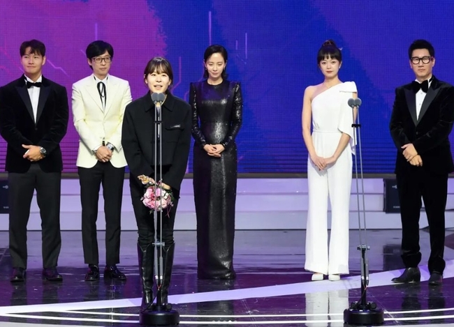 유재석 ‘런닝맨’ 최형인 PD♥스테이씨 소속사 대표 결혼식 사회 확정[공식] - 손에 잡히는 뉴스 눈에 보이는 뉴스 - 뉴스엔