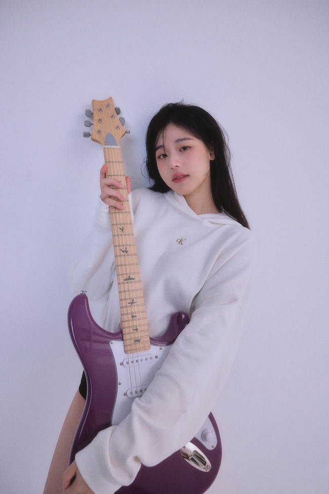 ‘김계란 걸밴드’ QWER 냥뇽녕냥, 첫 프로필 공개‥청초+발랄 비주얼 - 손에 잡히는 뉴스 눈에 보이는 뉴스 - 뉴스엔