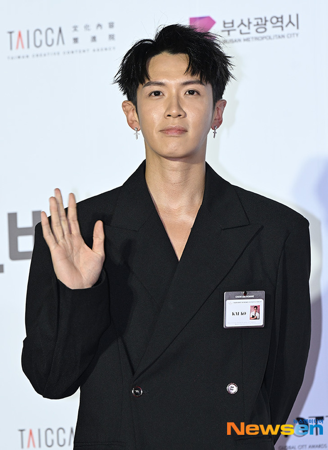 가진동, 스윗한 인사 [포토엔HD] - 손에 잡히는 뉴스 눈에 보이는 뉴스 - 뉴스엔