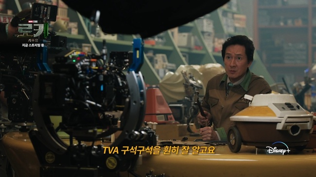 ‘로키2’ 확신의 신스틸러 키 호이 콴, 첫회부터 독보적 존재감 - 손에 잡히는 뉴스 눈에 보이는 뉴스 - 뉴스엔