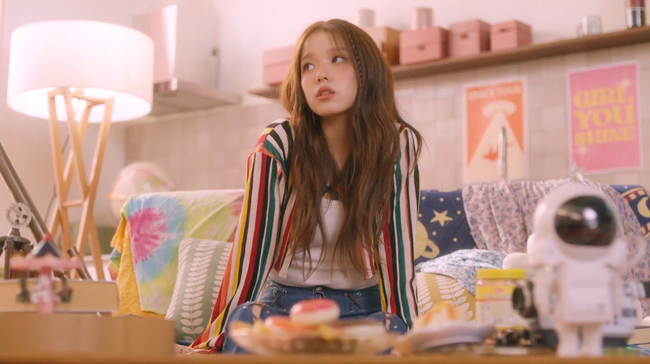 로시, 자유분방하게 사랑스럽게 ‘Something Casual’ [들어보고서] - 손에 잡히는 뉴스 눈에 보이는 뉴스 - 뉴스엔