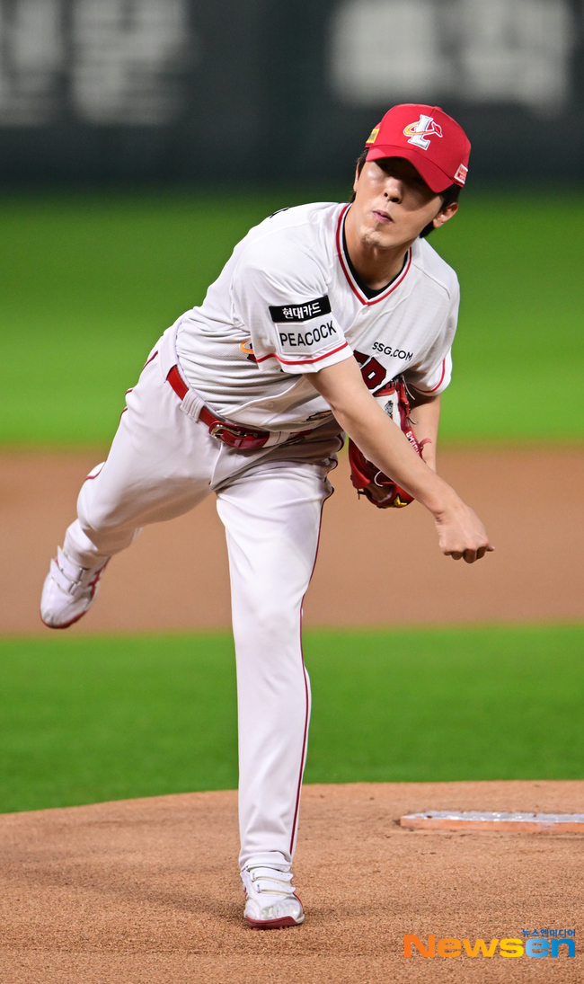 김원훈, 준PO2차전 시구[포토엔HD] - 손에 잡히는 뉴스 눈에 보이는 뉴스 - 뉴스엔