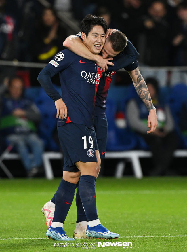 ‘이강인 데뷔골’ PSG, AC밀란 3-0으로 손쉽게 제압 - 손에 잡히는 뉴스 눈에 보이는 뉴스 - 뉴스엔