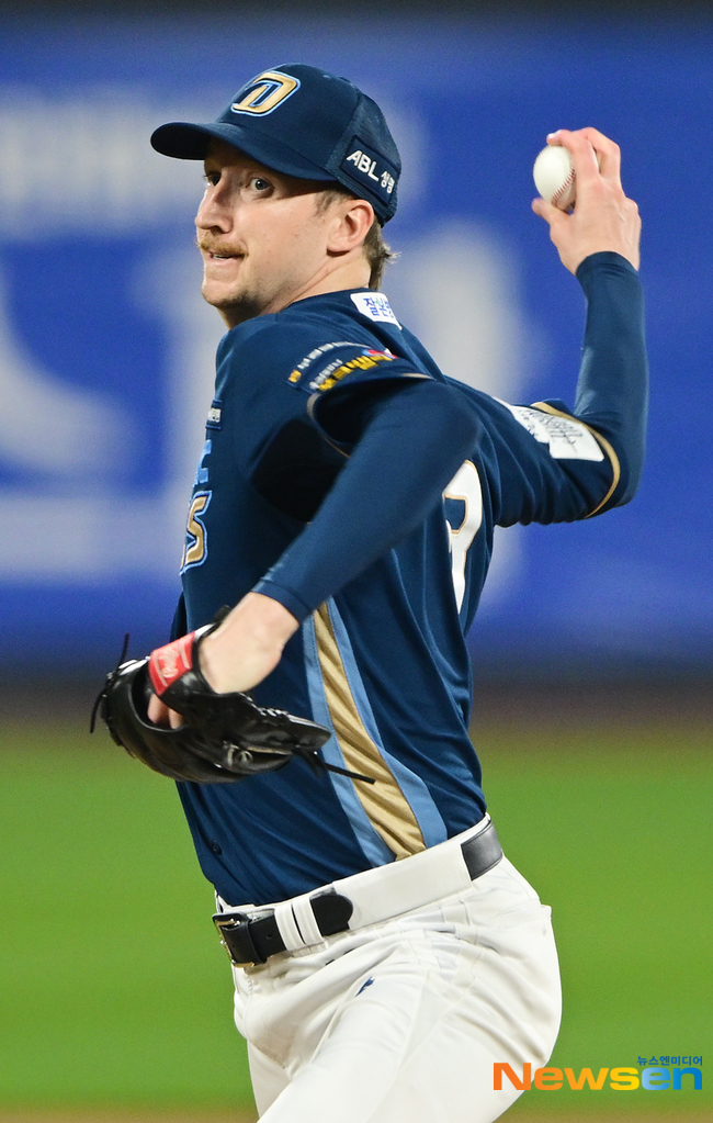 역시 ‘특급 에이스’ 페디, PO 1차전 6이닝 12K 1실점 완벽투 - 손에 잡히는 뉴스 눈에 보이는 뉴스 - 뉴스엔