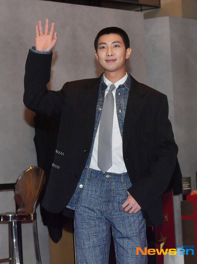 BTS RM, 작정하고 멋진 포즈 [포토엔HD] - 뉴스인코리아