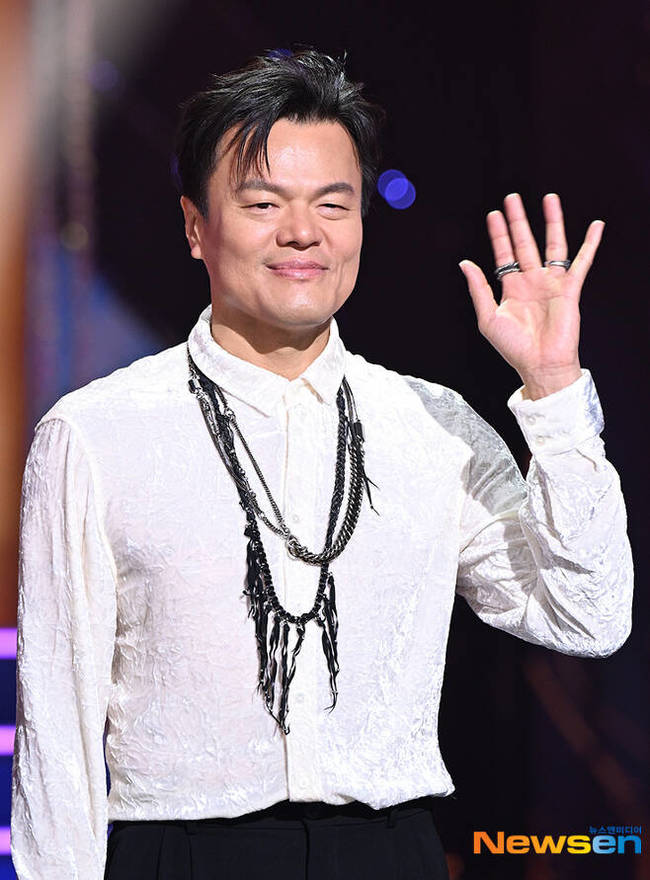 박진영, JYP 주식 50억원어치 매입→주주 호응 속 주가 상승 - 손에 잡히는 뉴스 눈에 보이는 뉴스 - 뉴스엔