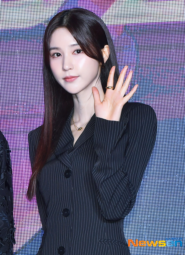 VVN(비비엔), 눈빛으로 완성한 분위기 [포토엔HD] - 손에 잡히는 뉴스 눈에 보이는 뉴스 - 뉴스엔