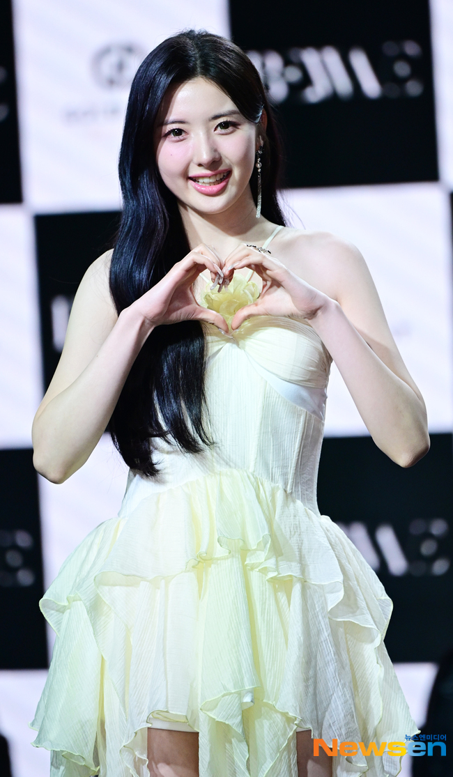 BEWAVE 제나, 완벽한 하트 포즈[포토엔HD] - 손에 잡히는 뉴스 눈에 보이는 뉴스 - 뉴스엔