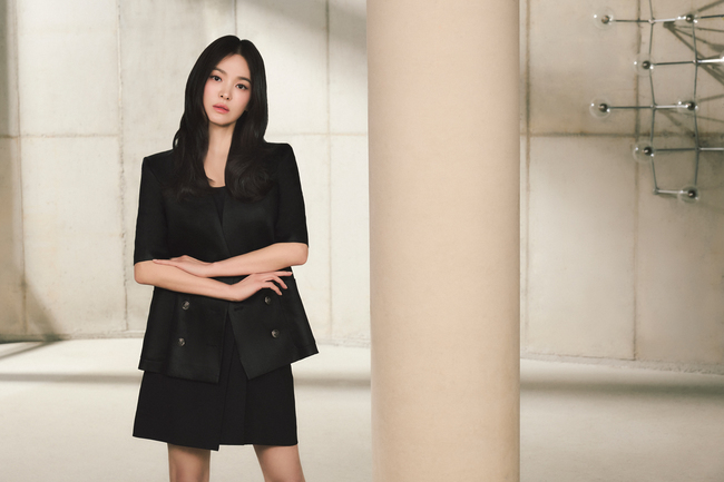 송혜교, 고급스러운 아우라…어떤 스타일도 완벽 소화[스타화보] - 손에 잡히는 뉴스 눈에 보이는 뉴스 - 뉴스엔