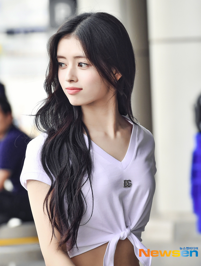 니쥬 NiziU 리마, 출국장이야? 화보촬영장이야?[포토엔HD] - 손에 잡히는 뉴스 눈에 보이는 뉴스 - 뉴스엔