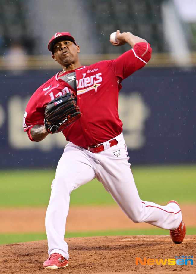 ‘엘리아스 7이닝 무실점 호투’ SSG, LG에 전날 역전패 설욕..4연패 드디어 탈출 - 손에 잡히는 뉴스 눈에 보이는 뉴스 - 뉴스엔