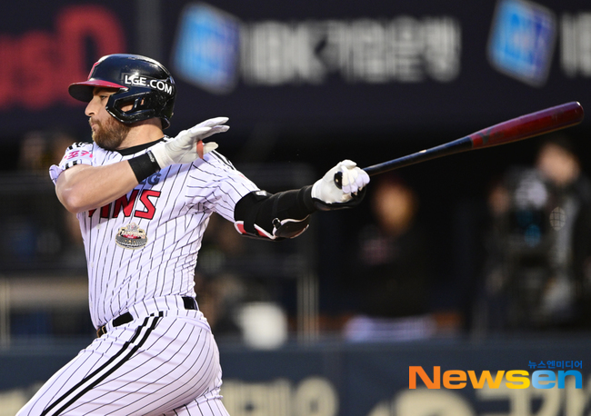 ‘오스틴 만루포+최원태 호투’ LG, SSG에 13-3 대승..위닝시리즈 - 손에 잡히는 뉴스 눈에 보이는 뉴스 - 뉴스엔