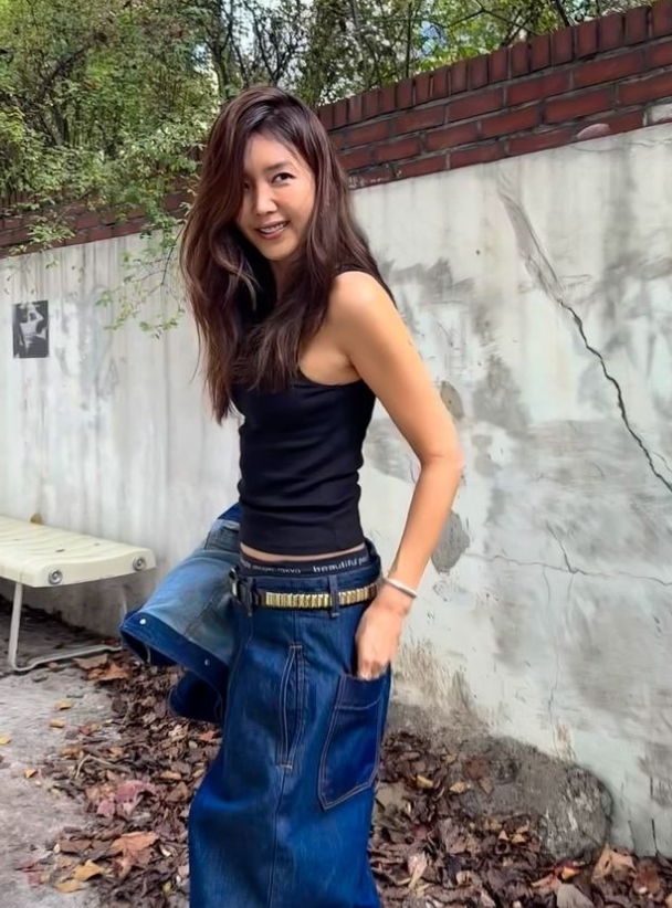 172cm·48kg 채정안, MZ도 울고 갈 늦가을 민소매 패션 - 손에 잡히는 뉴스 눈에 보이는 뉴스 - 뉴스엔