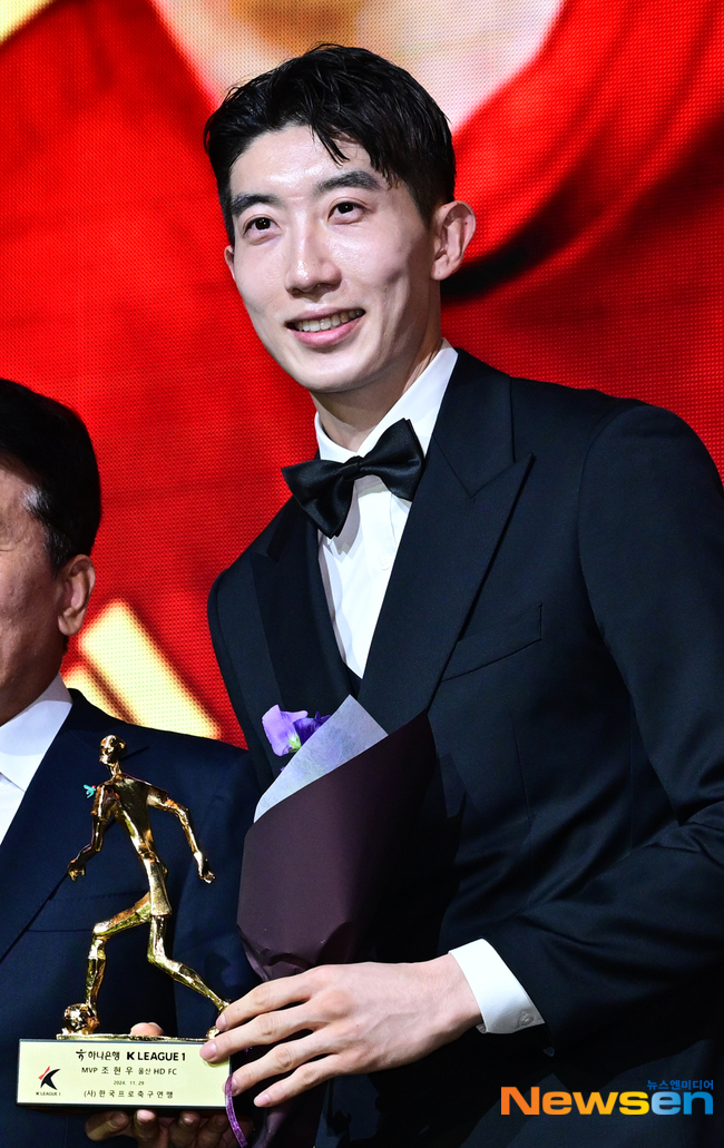 ‘K리그1 MVP’ 조현우 “내년 또 받지 말란 법 없다” [K리그 현장] - 손에 잡히는 뉴스 눈에 보이는 뉴스 - 뉴스엔