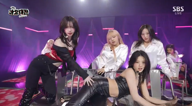 카리나X안유진 고자극 파격 섹시, 농염+치명적 비주얼 조합[2024 SBS가요대전] - 손에 잡히는 뉴스 눈에 보이는 뉴스 - 뉴스엔