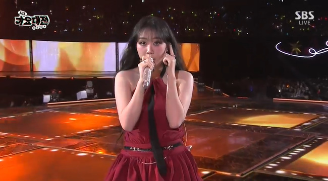 “여러분 100억 버세요” 이영지, 섹시 산타 변신[2024 SBS가요대전] - 손에 잡히는 뉴스 눈에 보이는 뉴스 - 뉴스엔