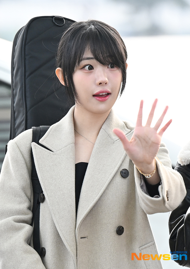 QWER 히나, 토끼눈으로 인사 [포토엔HD] - 손에 잡히는 뉴스 눈에 보이는 뉴스 - 뉴스엔