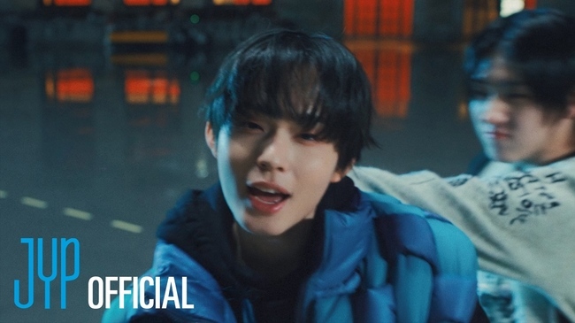 ‘JYP 신인’ 킥플립, 데뷔곡 MV 티저 공개…유쾌 발랄 바이브 - 손에 잡히는 뉴스 눈에 보이는 뉴스 - 뉴스엔