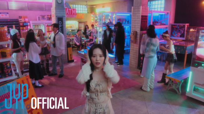 NiziU, 신곡 ‘LOVE LINE (운명선)’ 뮤비 티저…흥미진진 스토리 - 손에 잡히는 뉴스 눈에 보이는 뉴스 - 뉴스엔