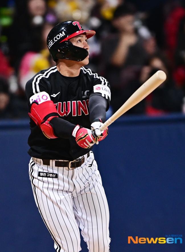 연패는 없다! ‘오지환 홈런+4안타’ LG, SSG에 5-1 승리..SSG 5연패 늪 - 손에 잡히는 뉴스 눈에 보이는 뉴스 - 뉴스엔