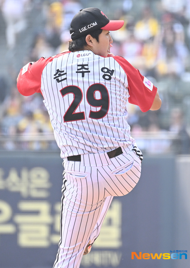 손주영, SSG전 5이닝 2실점 호투..4G만에 5이닝 소화하며 반등 신호탄 - 손에 잡히는 뉴스 눈에 보이는 뉴스 - 뉴스엔